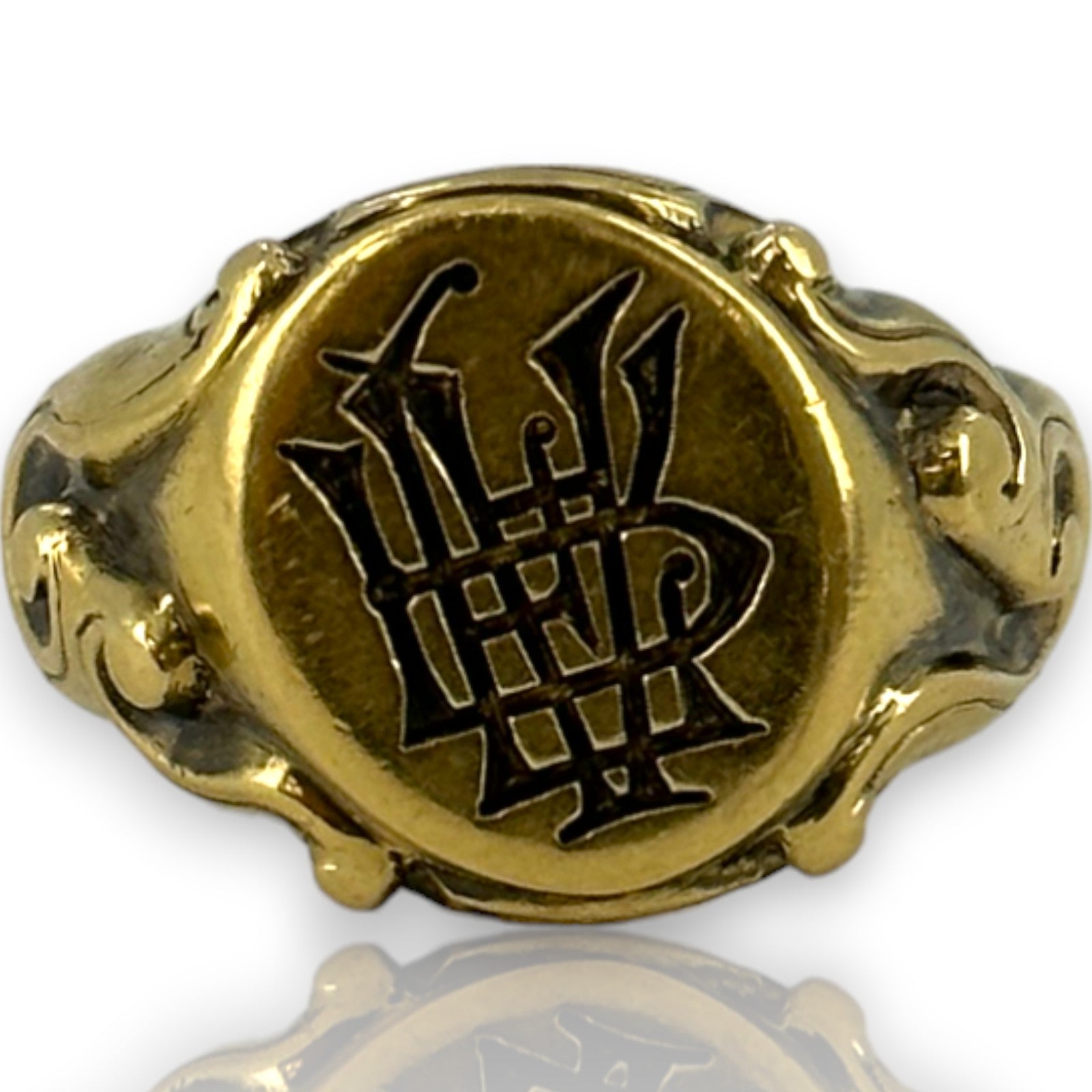 Antique 1902 18kt Yellow Gold Engraved Signet Ring with Scroll Details ...